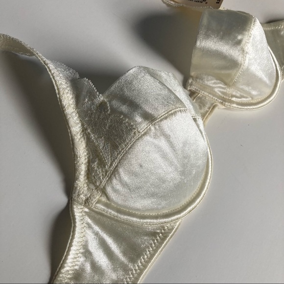 Wonderbra | Intimates & Sleepwear | Vintage Lace Wonderbra Size 34a Nwt ...